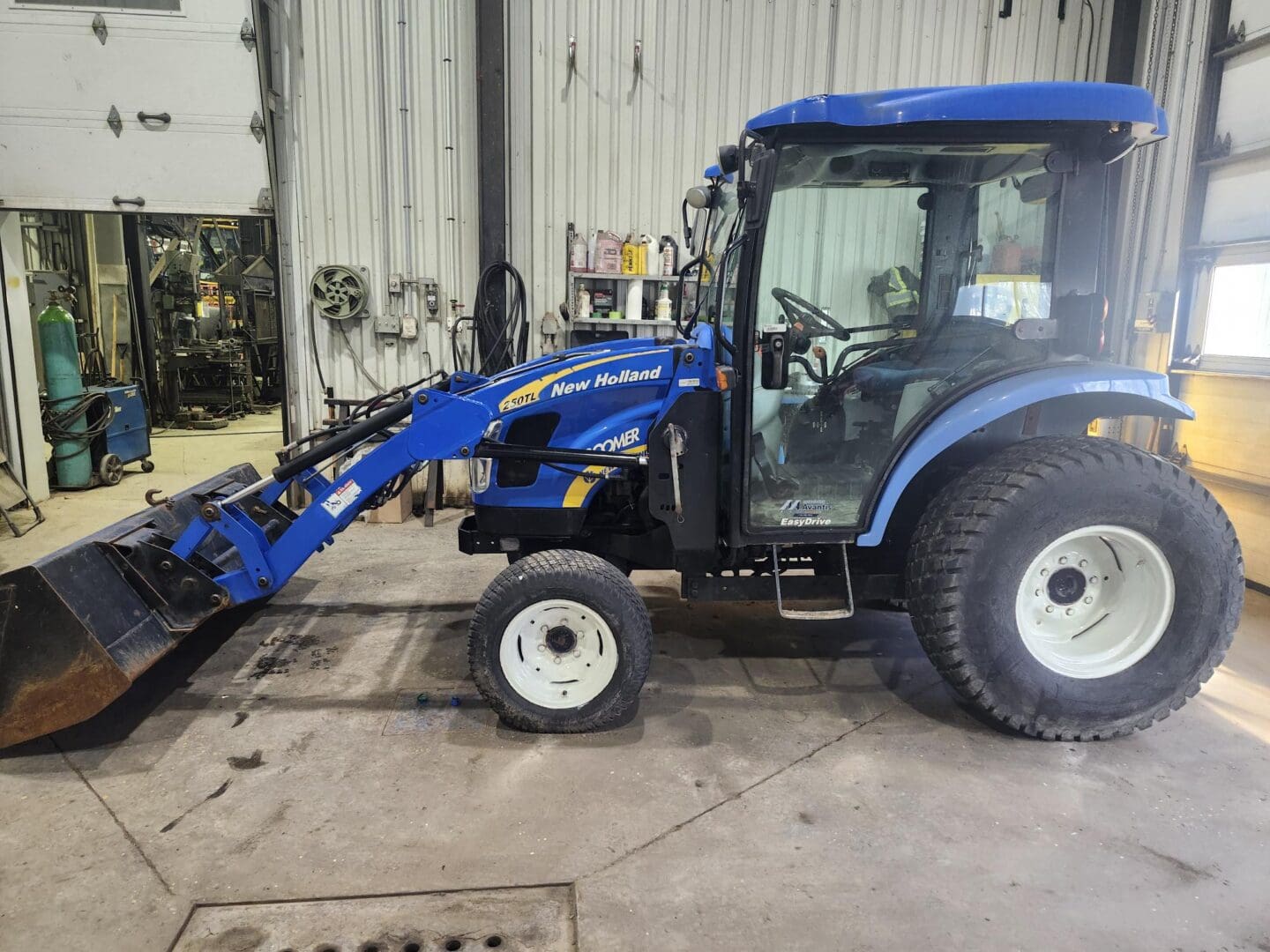 Tracteur New Holland Boomer 3050 - Machinerie Avantis