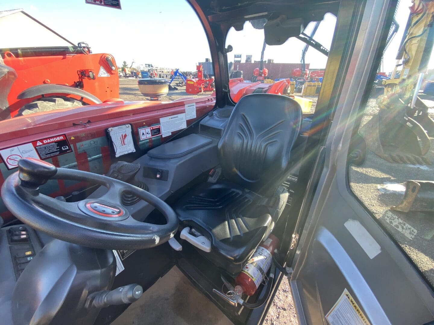 Jean Renée Lafond - New Holland Machinerie Avantis