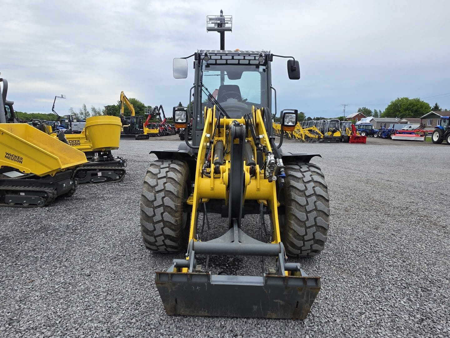 J. René Lafond : Votre expert machinerie depuis 1974 - Machinerie Avantis