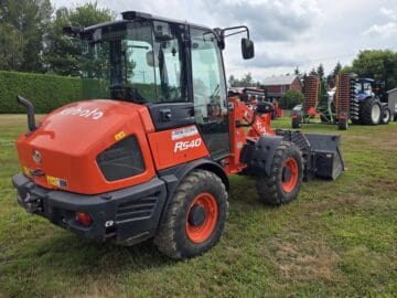 J. René Lafond - New Holland Machinerie Avantis